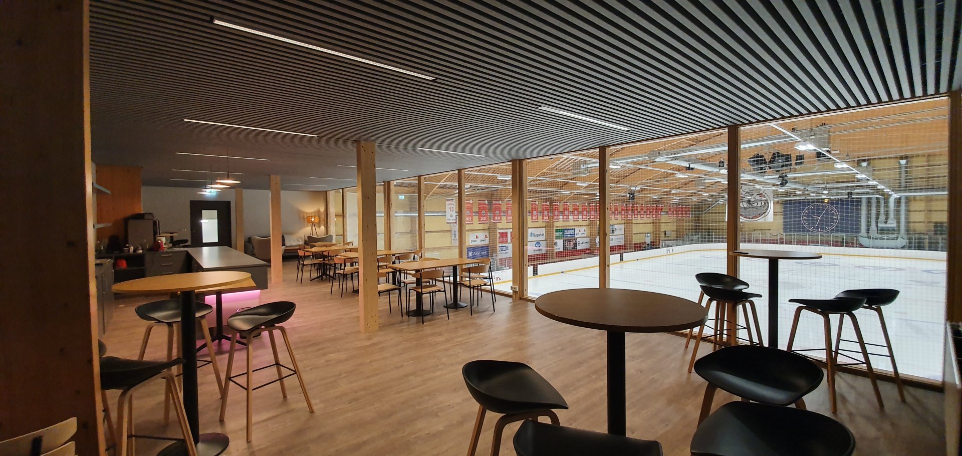 Kosning milli þriggja nafna á félagssal | Skautafélag Akureyrar